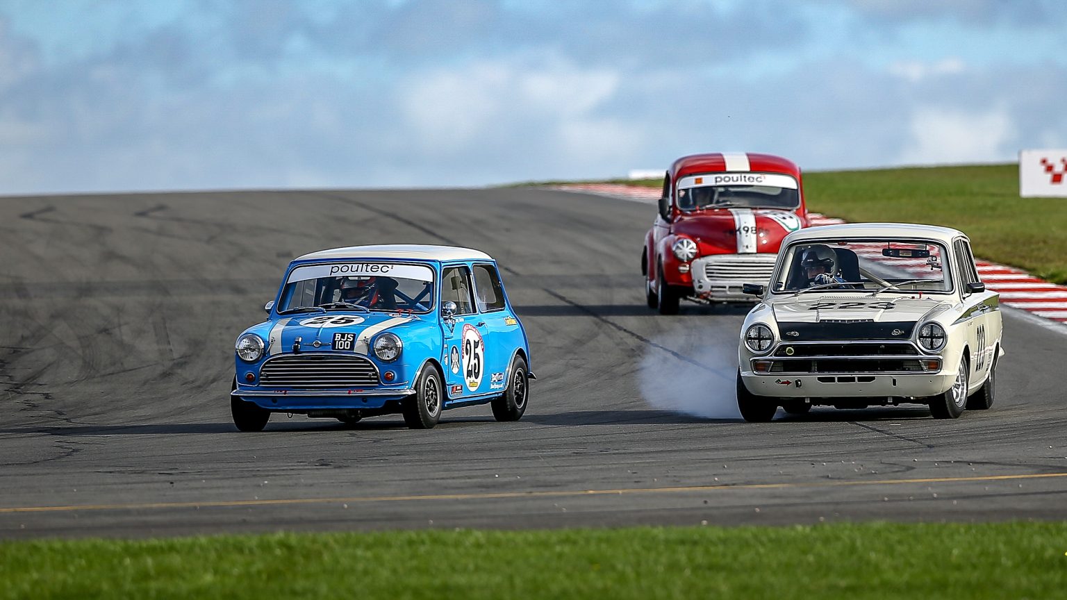 Super Tourers shine in Donington gloom - CTCRC